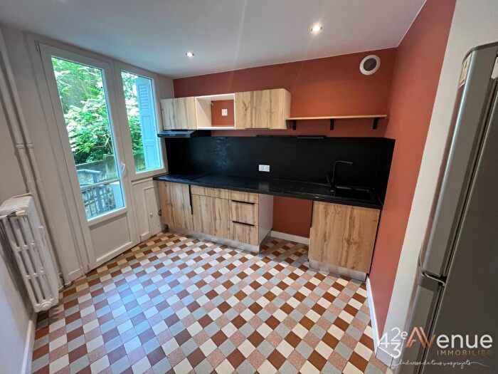 Appartement à louer - Saint-Étienne, Crêt de Roc - 2 pièces - 1 chambre