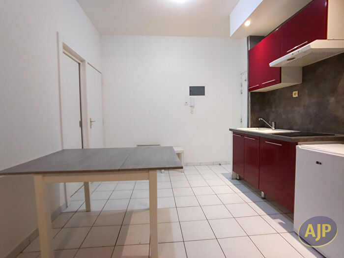 Appartement à louer - Saintes, Centre-ville - 2 pièces - 1 chambre