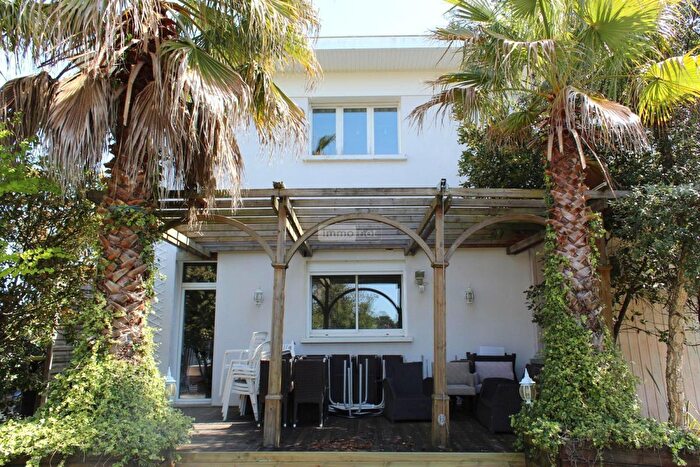 Maison à vendre - Arès - 9 pièces - 6 chambres