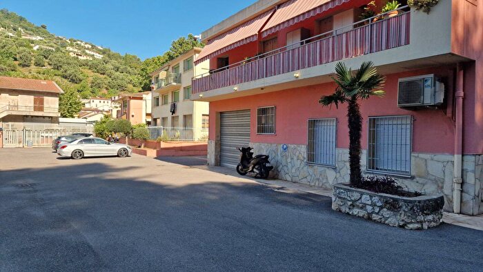 Appartement à louer - Saint-André-de-la-Roche - 3 pièces - 2 chambres