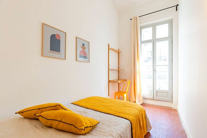 Appartement à louer - Noailles, Marseille er arrondissement - 8 pièces - 7 chambres