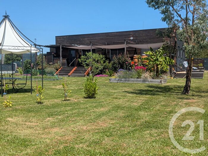 Maison à vendre - Montpon-Ménestérol - 4 pièces - 3 chambres