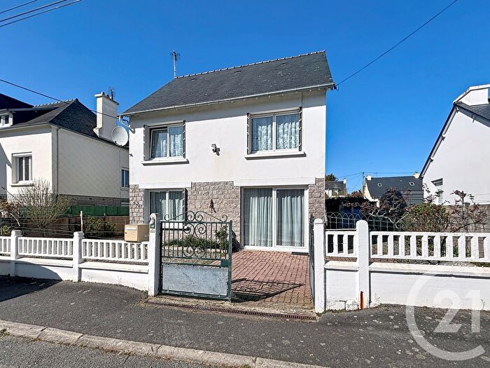 Maison à vendre - Ploumagoar - 5 pièces - 3 chambres