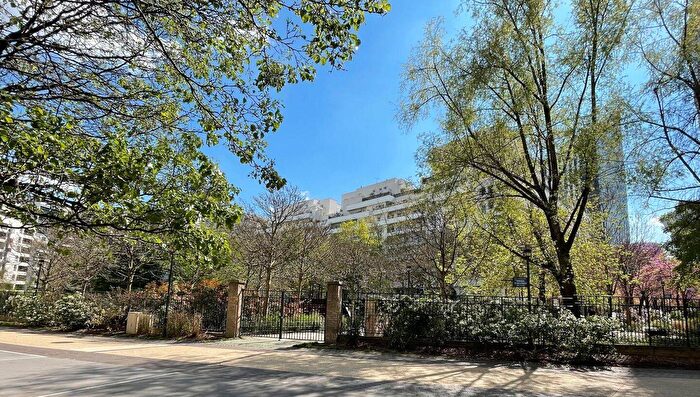 Faubourg de l'Arche, Courbevoie : Appartement 3 pièces à louer