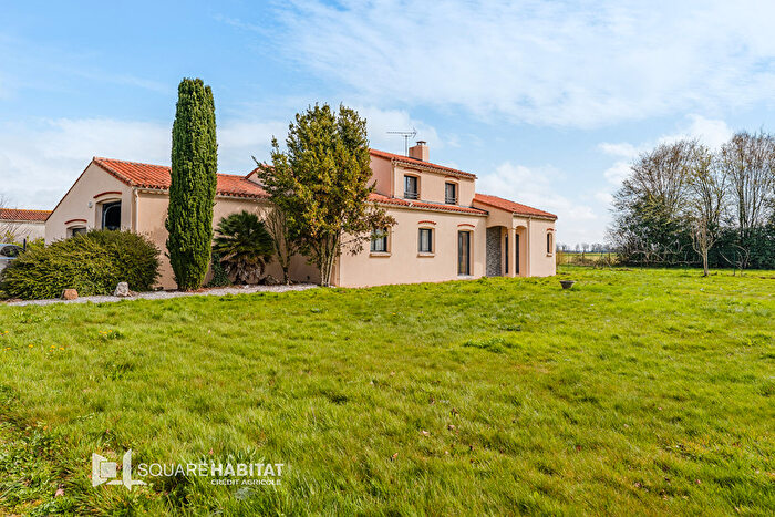 Maison à vendre - Saint-Denis-la-Chevasse - 5 pièces - 3 chambres