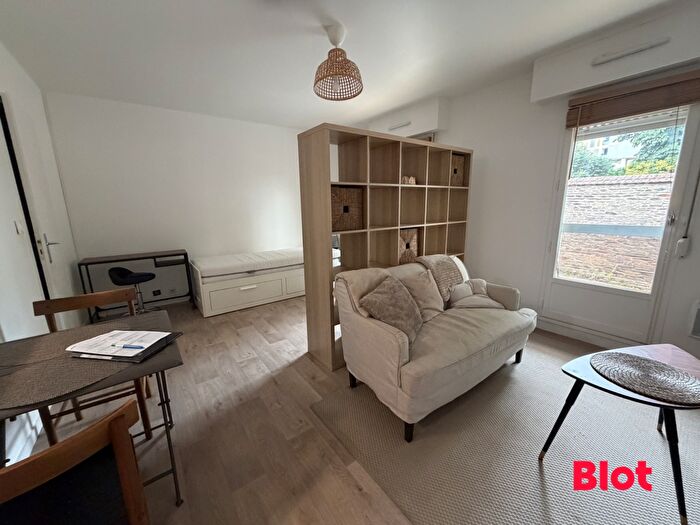 Appartement 1 pièce à vendre à Quartiers Centre, Fougères, Sévigné