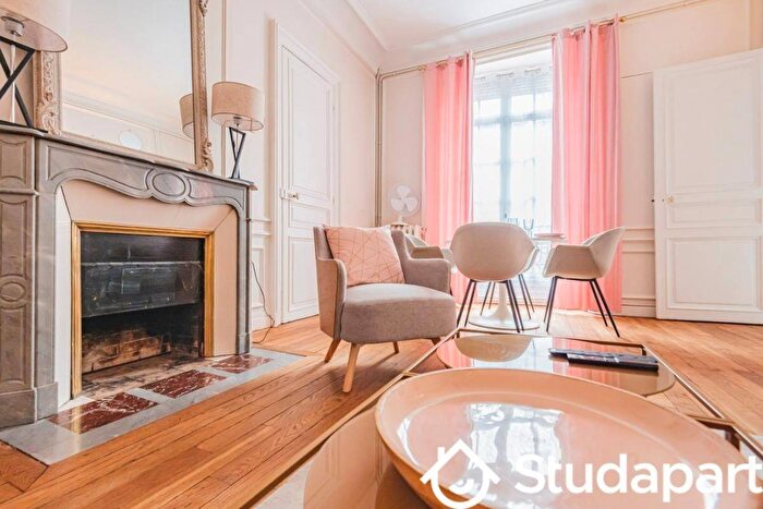 Appartement à louer - Centre Ville, Reims - 3 pièces - 1 chambre