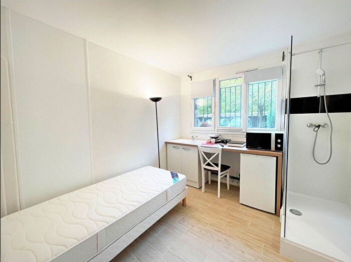 Place Louis XIV, Saint-Germain-en-Laye - Appartement 1 pièce à louer