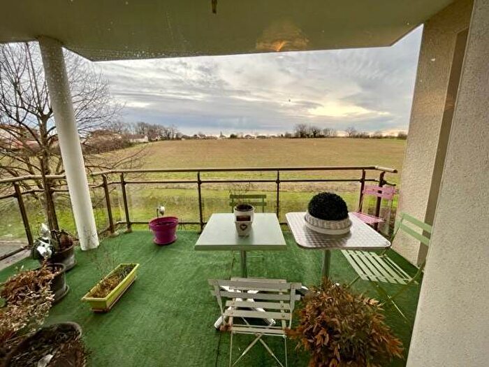 Appartement à louer - Montrevel-en-Bresse - 3 pièces - 2 chambres