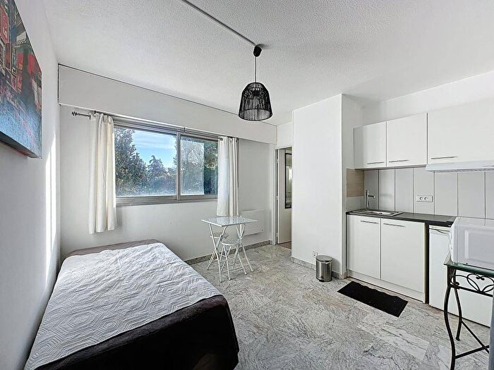 Appartement à louer - Colombier, Le Cannet - 1 pièce