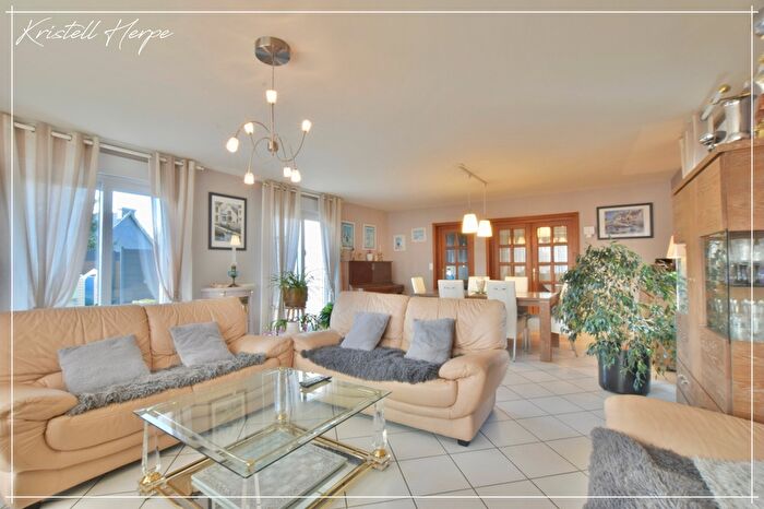 Maison à vendre - Carhaix-Plouguer - 9 pièces - 6 chambres