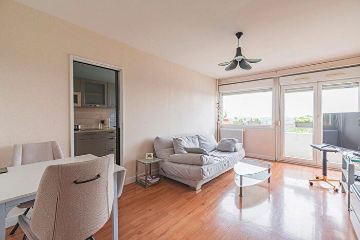 Maisons à vendre et appartements à louer - 1