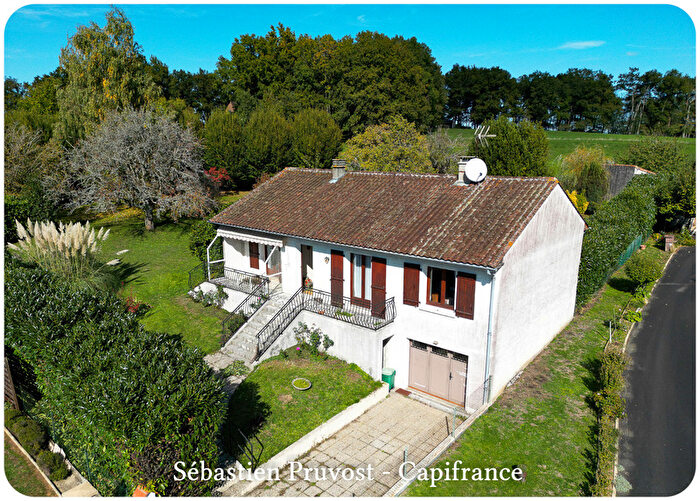 Maison à vendre - Nontron - 4 pièces - 3 chambres