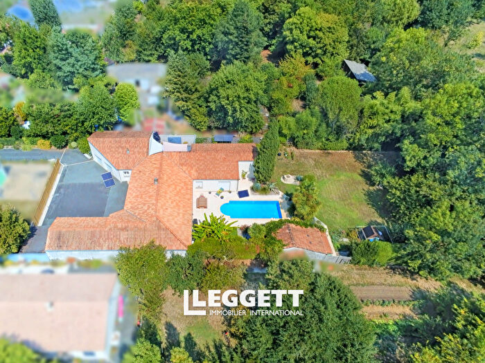Maison 9 pièces à Magné, à vendre