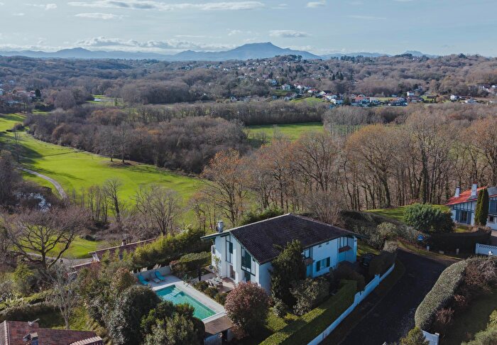 Maison à vendre - Bassussarry - 8 pièces - 5 chambres