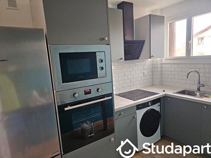 Appartement à louer - Le Stade-Les Garennes-Grand Ouest, Les Mureaux - 1 pièce - 2 chambres