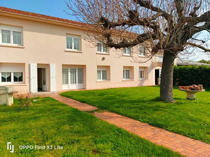 Maison à vendre - Puyrolland - 9 pièces - 6 chambres