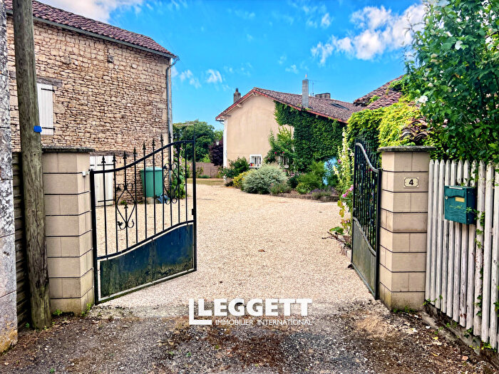 Maison à vendre - Voulême - 5 pièces - 3 chambres