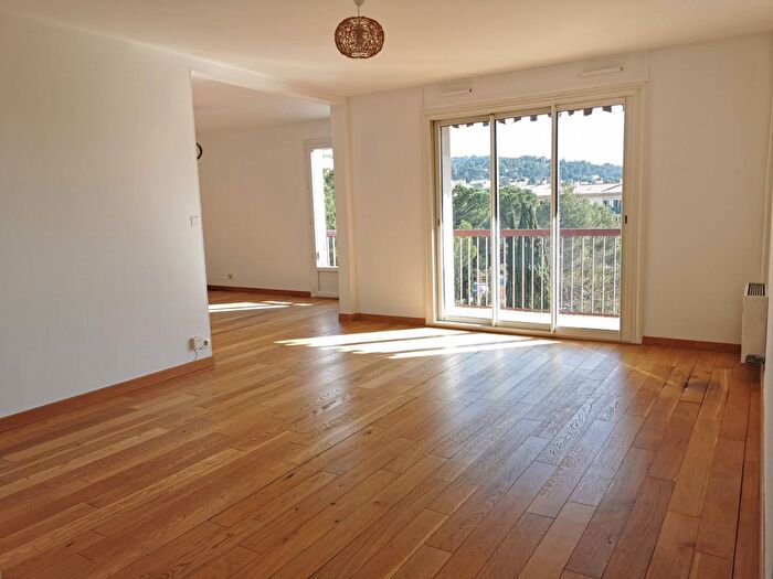 Appartement à louer - Aix-en-Provence - 4 pièces - 2 chambres