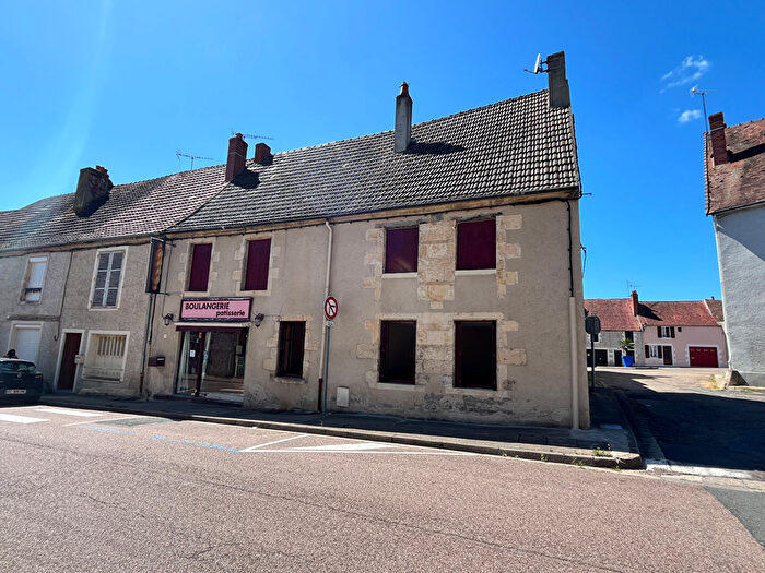 Maison à vendre - Saint-Pierre-le-Moûtier - 10 pièces - 5 chambres