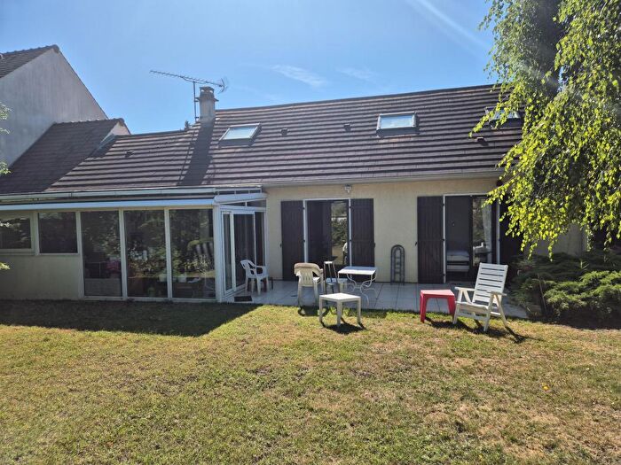 Maison à vendre - Mennecy, Centre-ville, Gare, Châtries, Château, Bel-Air - 6 pièces - 4 chambres