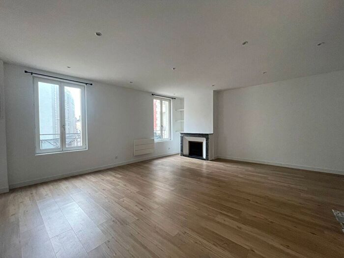 Appartement à louer - Haute Ville-Basse Ville, Chartres - 2 pièces - 1 chambre