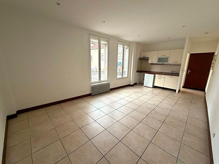 Appartement à louer - Vieux Pont, Nanterre - 1 pièce