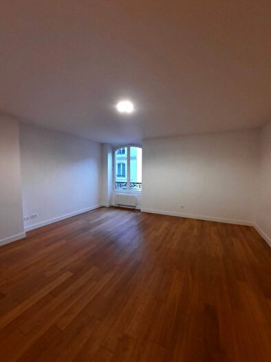 Porte Saint Denis-Paradis, Paris 10ème arrondissement : Appartement 1 pièce à louer