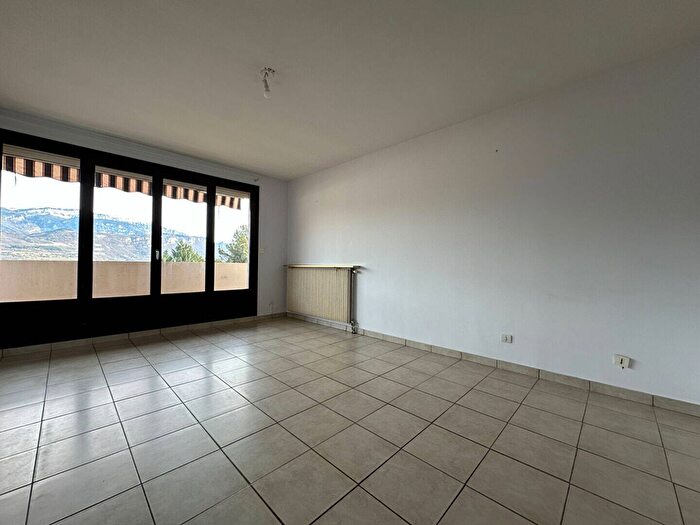 Appartement à louer - Grand-Brunetiere-Criel Nord, Voiron - 3 pièces - 2 chambres