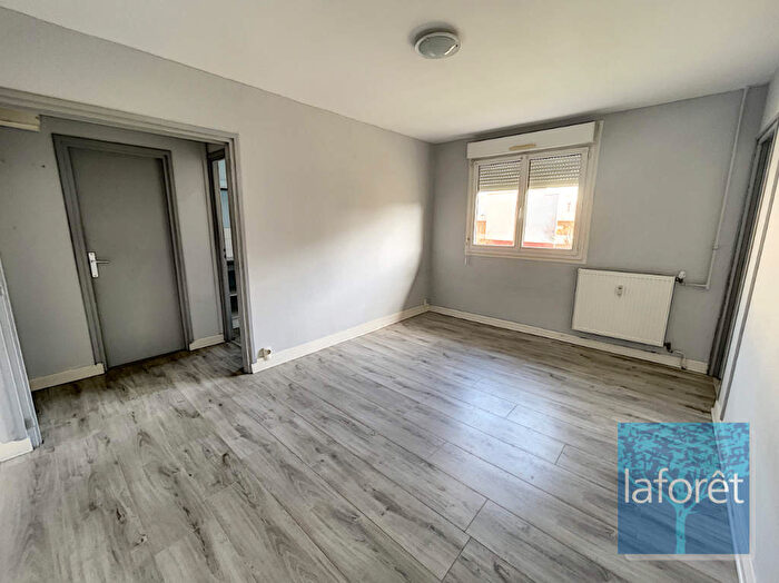 Appartement à louer - Brétigny-sur-Orge, Centre-ville - 2 pièces - 1 chambre