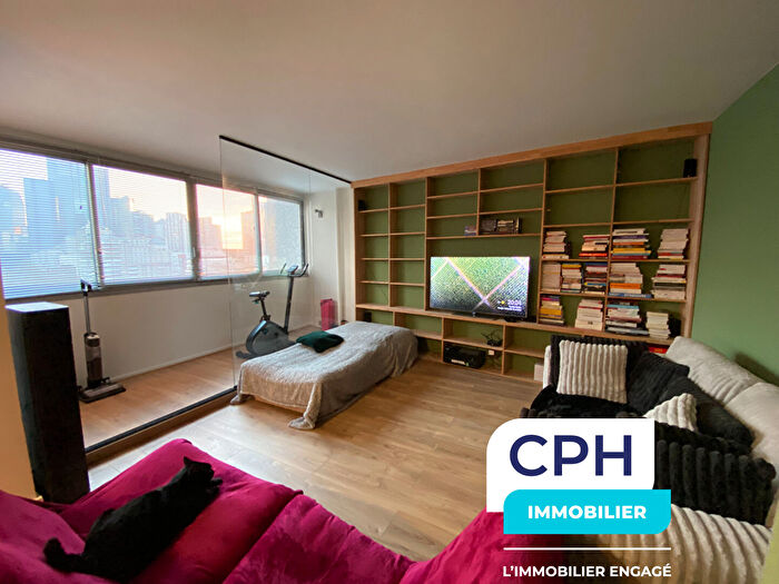 Appartement 4 pièces à vendre à Courbevoie, Hôtel de ville