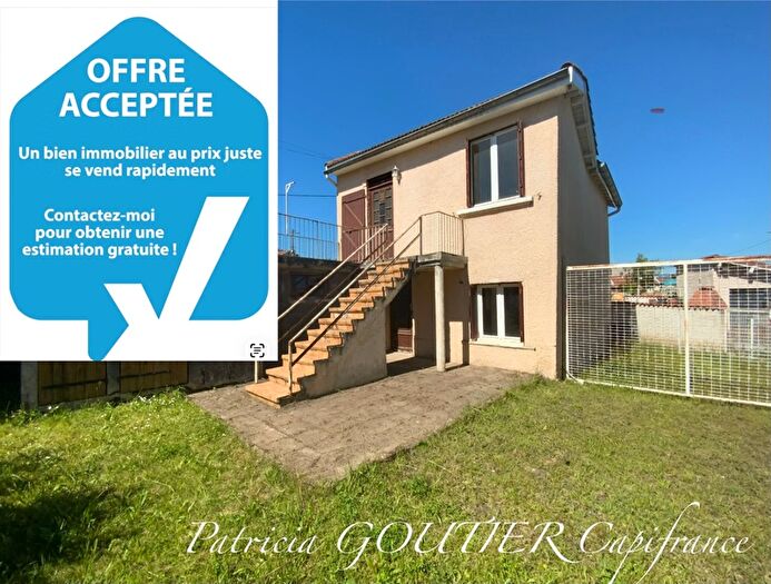 Saint-Romain-le-Puy : Maison 3 pièces à vendre