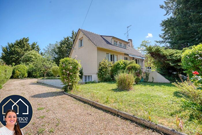 Nogent-le-Roi : Maison 9 pièces à vendre
