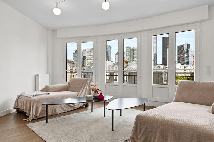Appartement 4 pièces à Courbevoie, Marceau République, à vendre