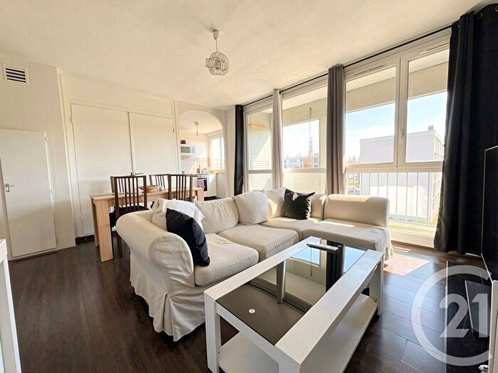 Appartement à louer - Vénissieux - 4 pièces - 3 chambres