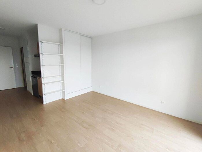 Appartement à louer - Zone Industrielle Quatre Pavillons-La Gardette, Lormont - 1 pièce