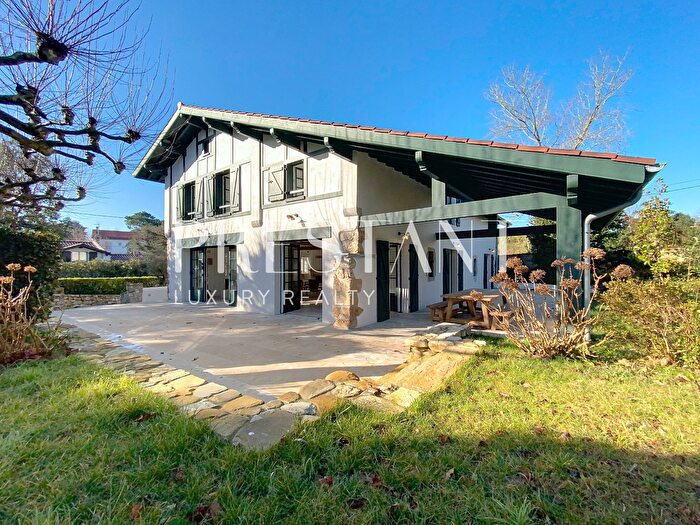 Maison à vendre - Bidart - 7 pièces - 6 chambres