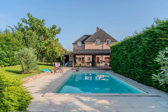Saint-Mard : Maison 8 pièces à vendre