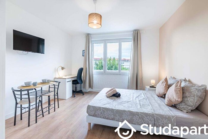 Appartement à louer - Montferrand, Clermont-Ferrand - 1 pièce - 4 chambres