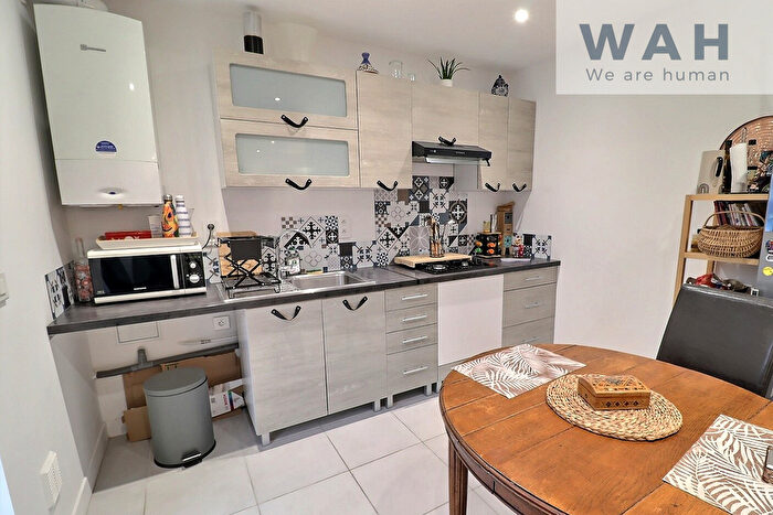 Appartement à vendre - Clermont-lHérault - 3 pièces - 2 chambres