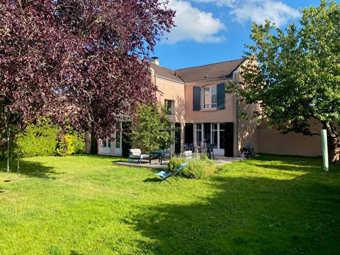 Voisins-le-Bretonneux - Maison 7 pièces à vendre