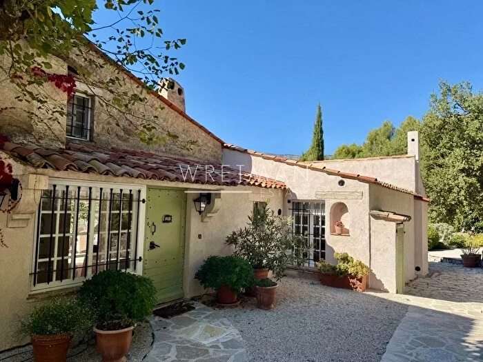 Maison à vendre - Tourrettes-sur-Loup - 9 pièces - 7 chambres