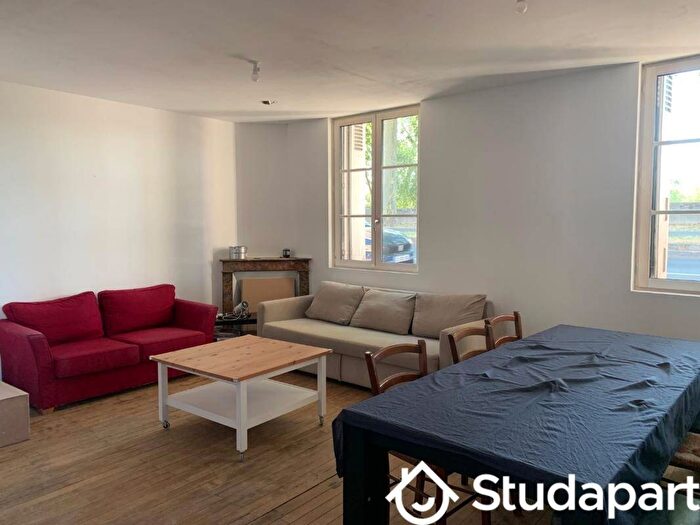 Appartement à louer - Cathédrale, Tours - 1 pièce - 4 chambres