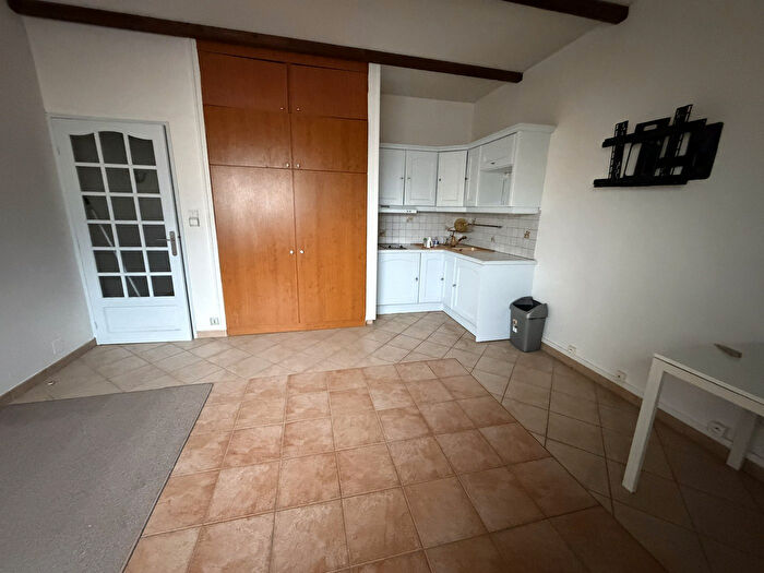 Appartement à louer - Montceau-les-Mines, Centre-ville - 1 pièce
