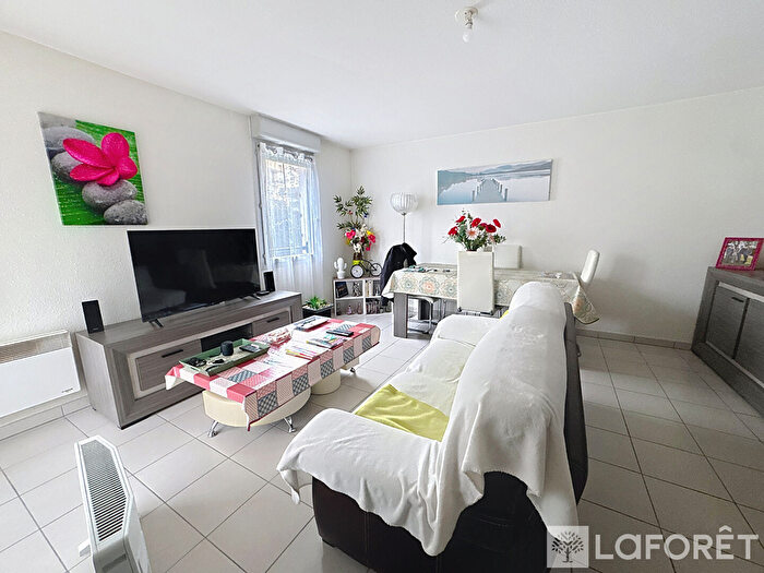 Appartement à vendre - LIsle-dAbeau - 3 pièces - 2 chambres