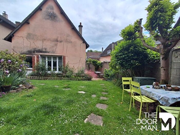 Maison 5 pièces à Saint-Prest, à vendre