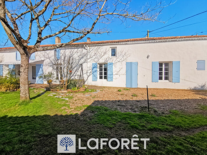 Maison à vendre - Saint-André-de-Lidon - 10 pièces - 6 chambres