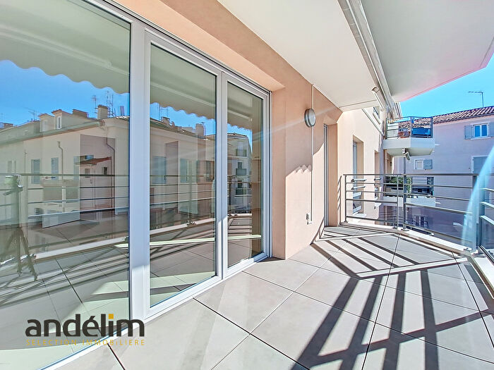 Appartement à vendre - Saint-Raphaël, Centre-ville - 3 pièces - 2 chambres