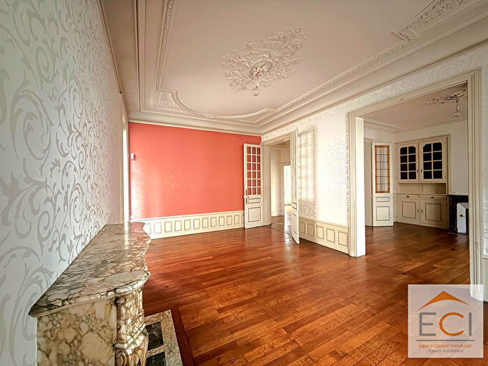 Appartement à louer - Limoges, Centre-ville, Hôtel de Ville, Emailleurs - 5 pièces - 3 chambres