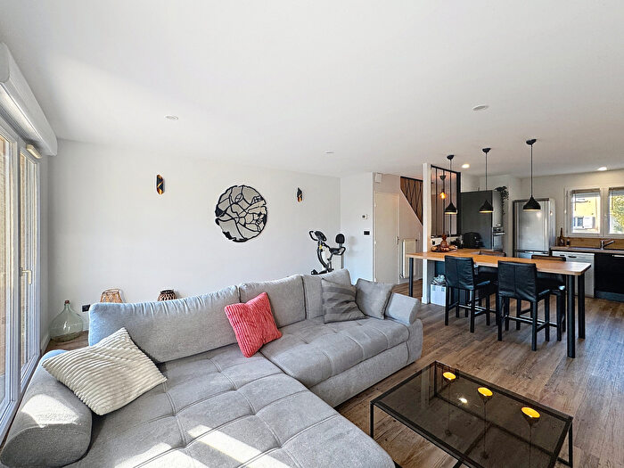 Maison à vendre - Meyzieu, Centre-ville - 4 pièces - 3 chambres